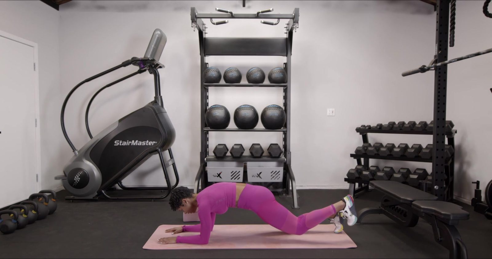 Modified Forearm Plank W Alt Hip Ext - Tru Training