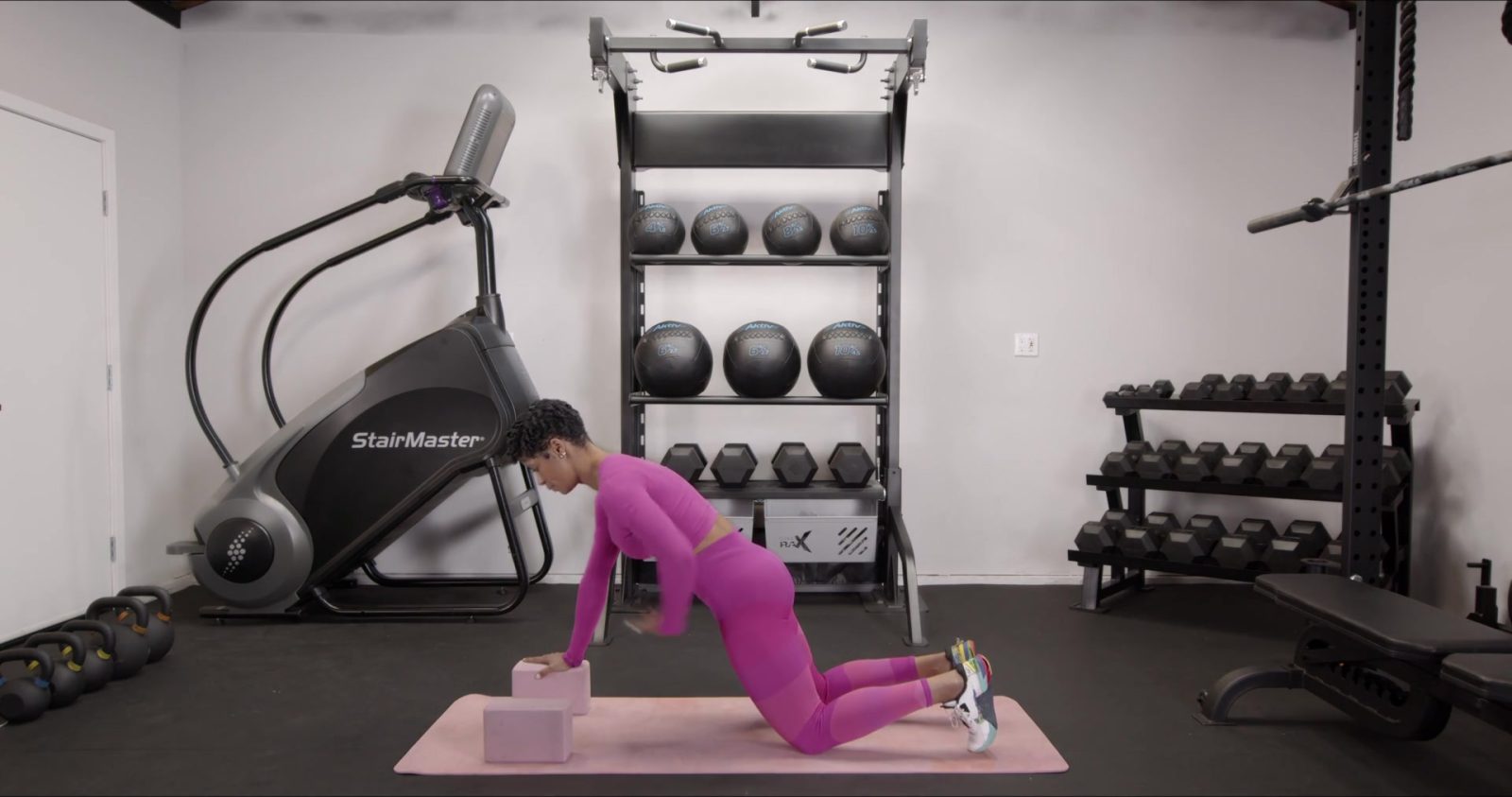 Pushup To Shoulder Tap Dynamic ISO - Tru Training