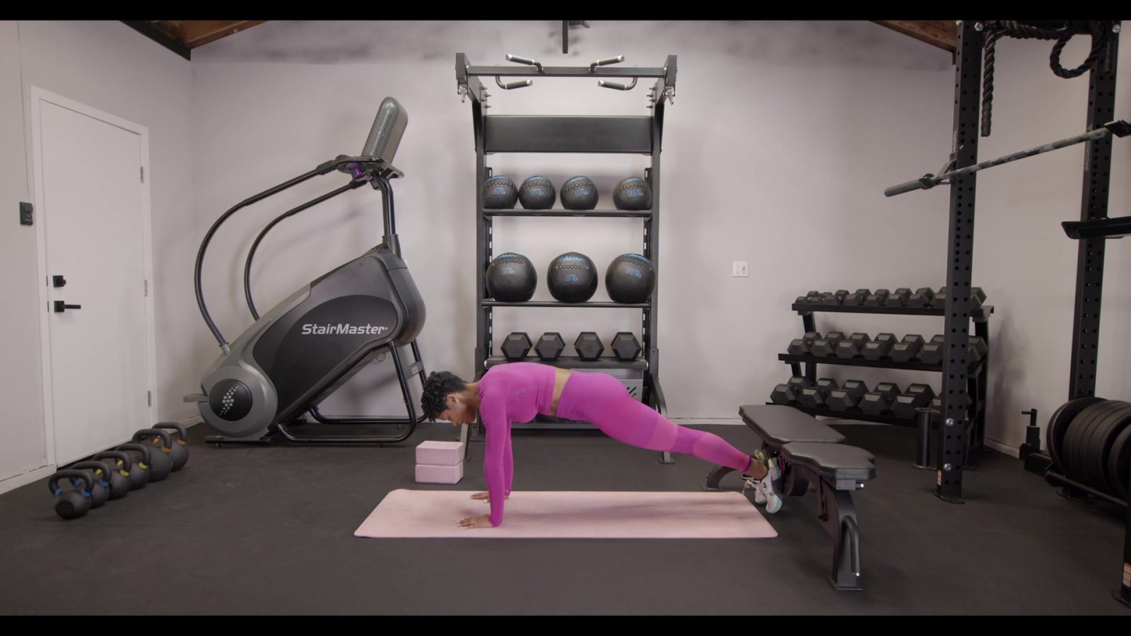 Wall Single Leg Plank - Tru Training